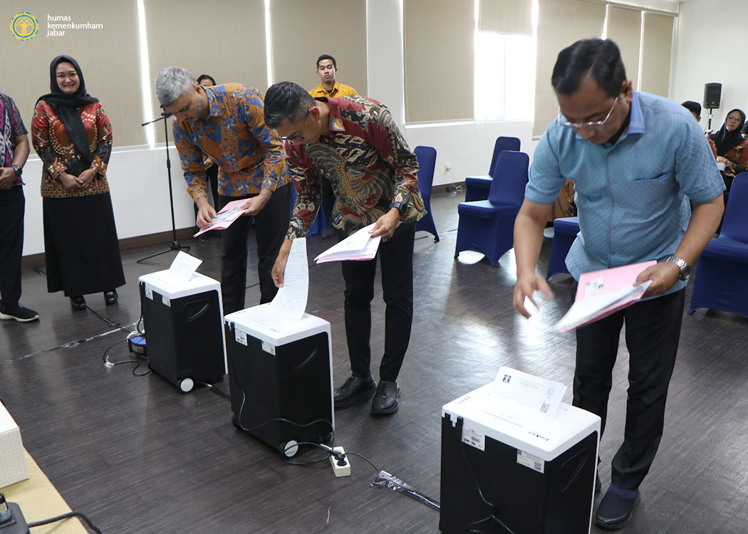 Kanwil Kemenkumham Jabar Laksanakan Kegiatan Pemusnahan Arsip fisik Substantif Pada Kanim Bogor